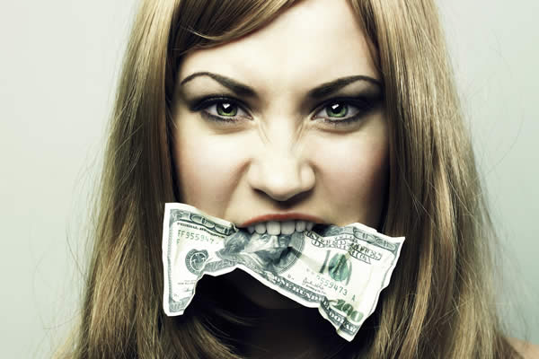 Revelan la razón por la que las mujeres gastan tanto dinero
