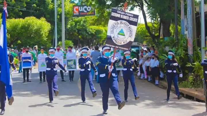 Con alegría y amor estudiantes realizan desfiles patrios en Managua