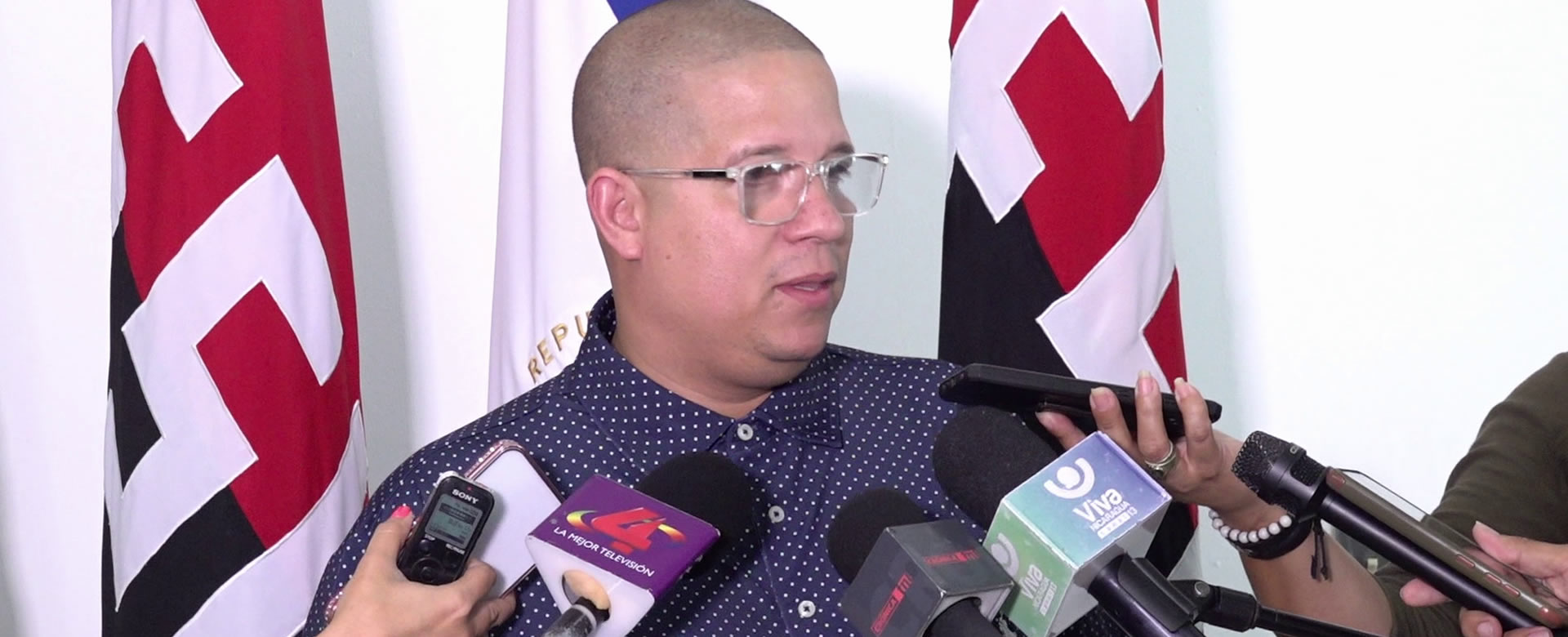 Artista cristiano Héctor Delgado arriba a suelo nicaragüense